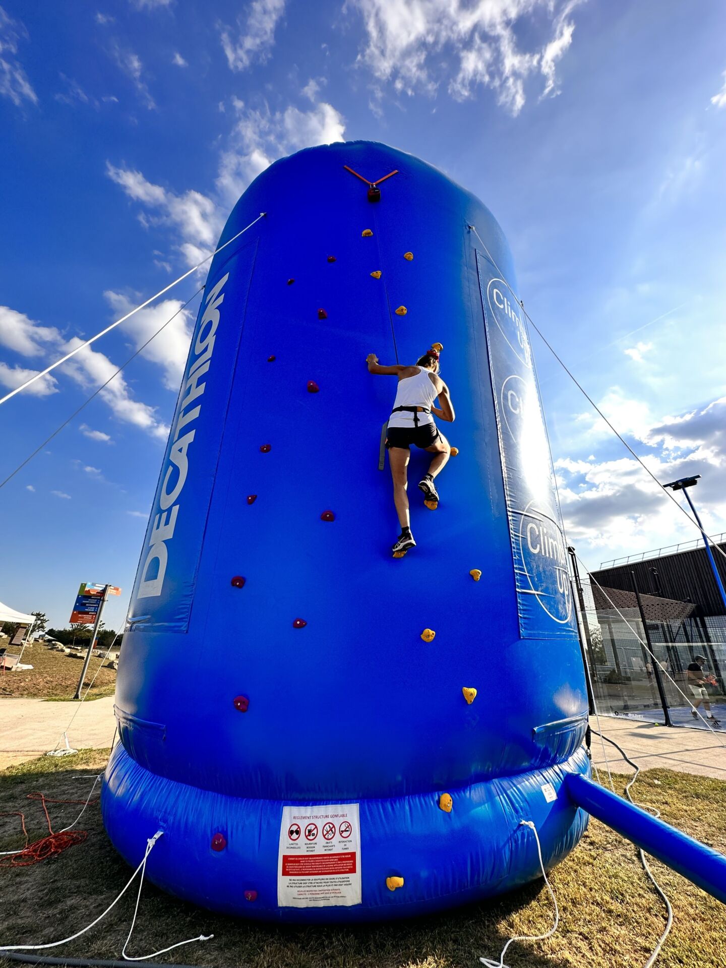 Mur d'escalade gonflable Decathlon - Mur d'escalade gonflable - Airsystems France