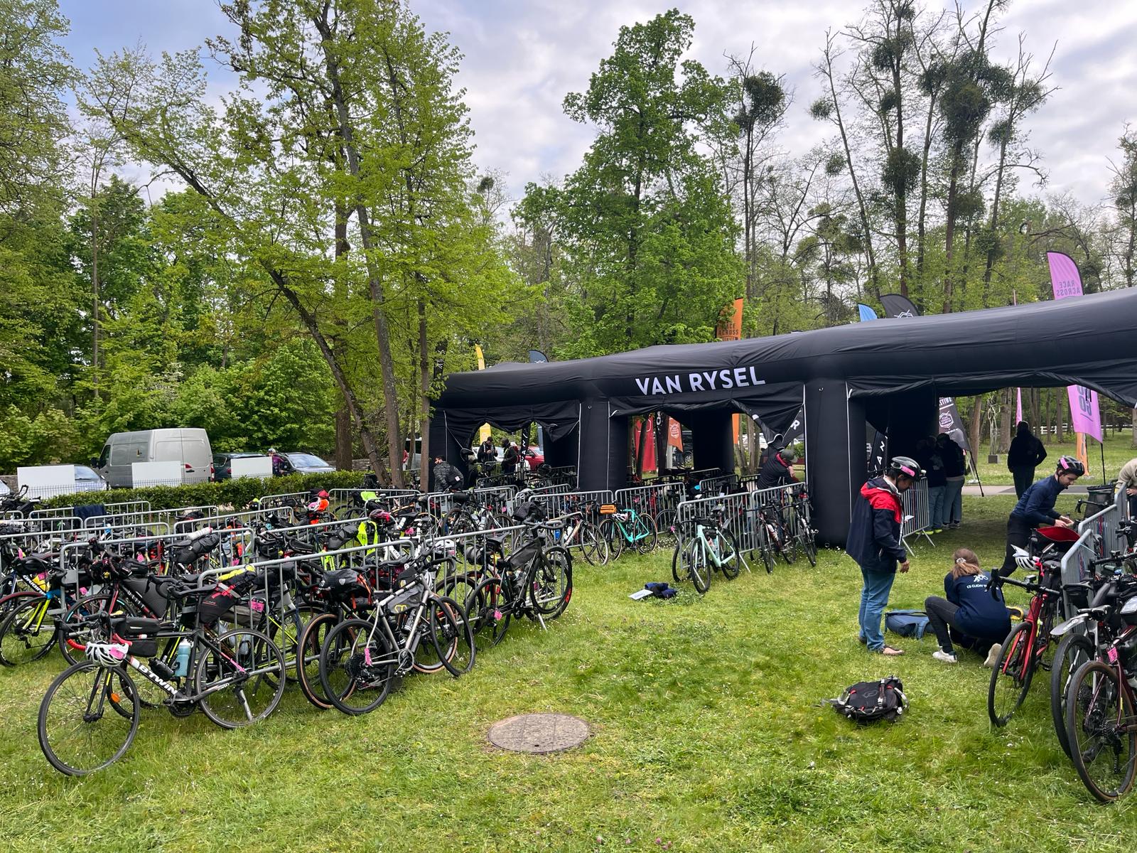 Stand gonflable multisport Van Rysel - Stands gonflables - Airsystems ...