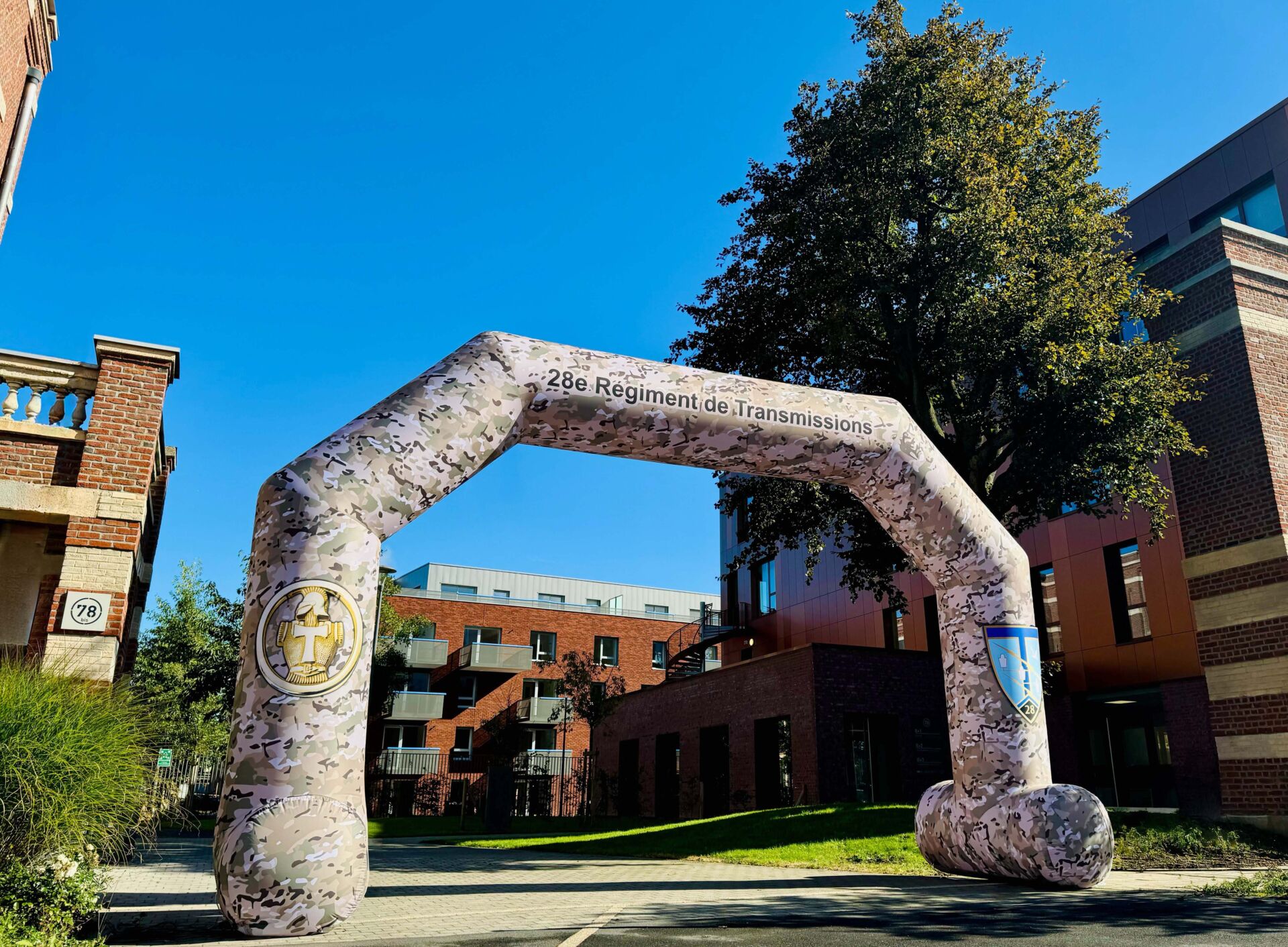 Arche gonflable Armée de Terre 28e RT - Arche gonflable - Airsystems France